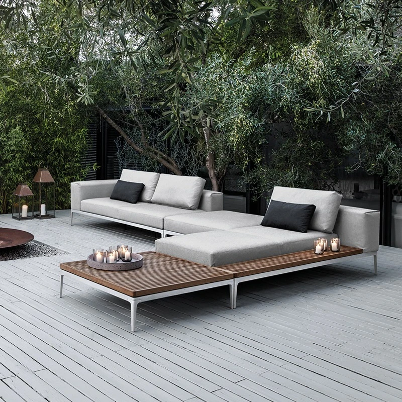 Gloster Grid Chaiselongue mit Ablage